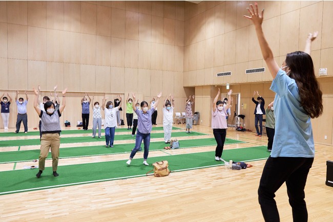 株式会社朝日新聞社／高齢者が楽しく運動して認知症に備えるダンスを「TRF」の3人が振り付け | シニアライフ総研